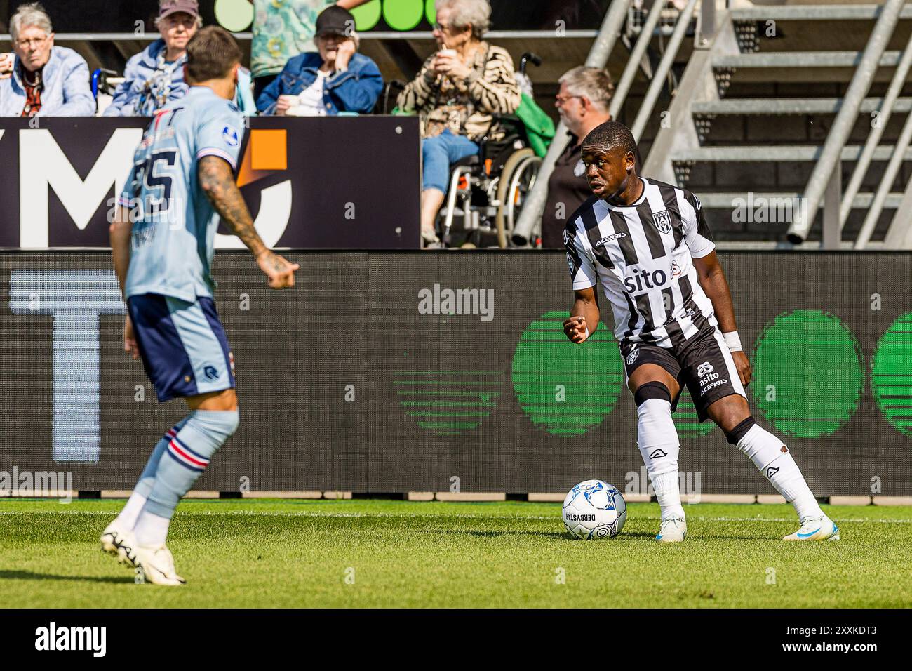 Almelo, Netherlands. 25th Aug, 2024. ALMELO, 25-08-2024. Asito stadium ...