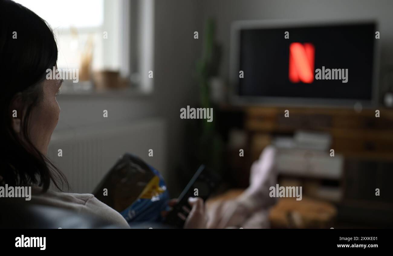 People watching netflix movie hi-res stock photography and images - Alamy