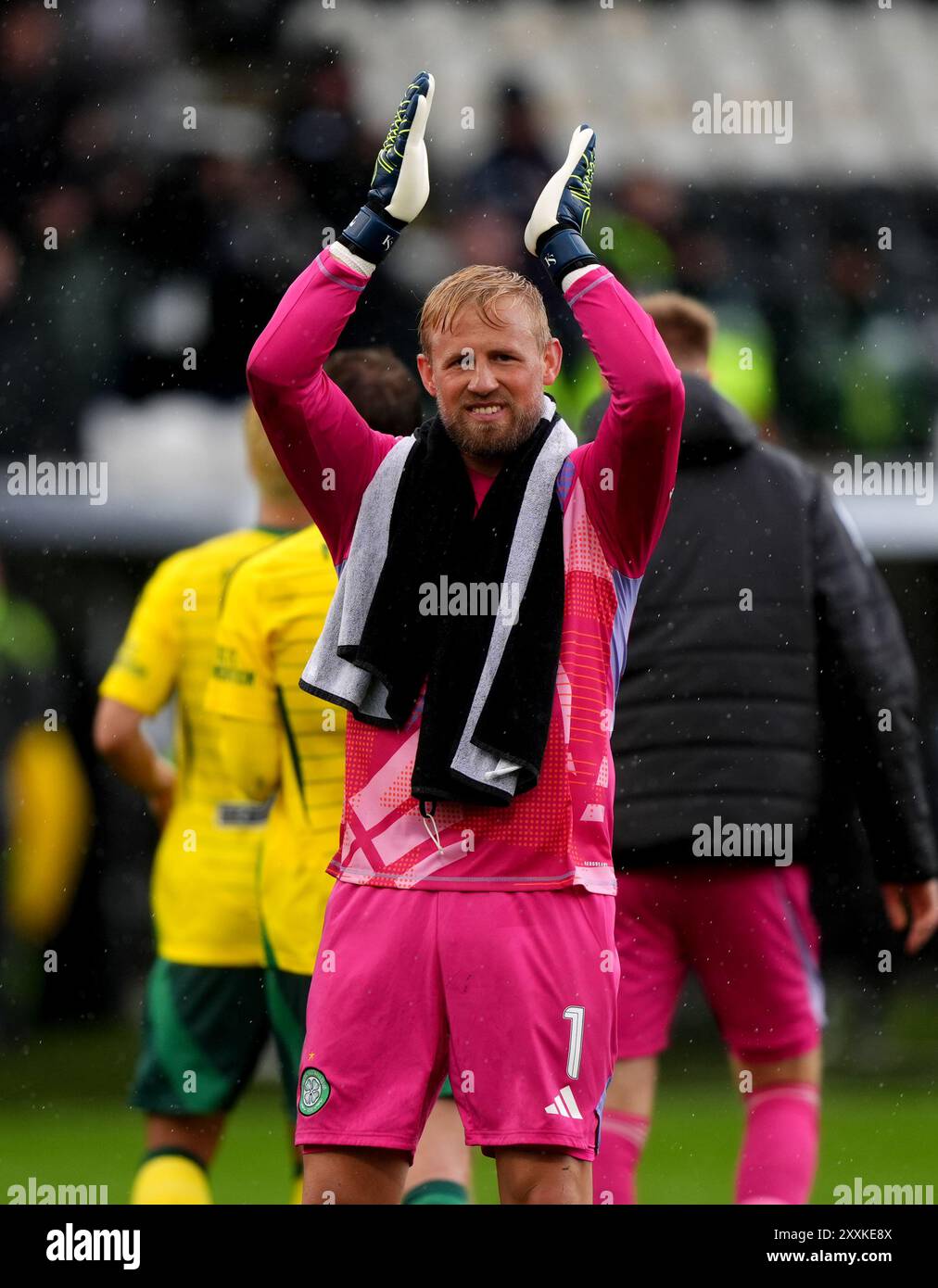 Celtic goalkeeper Kasper Schmeichel applauds the fans after the William ...