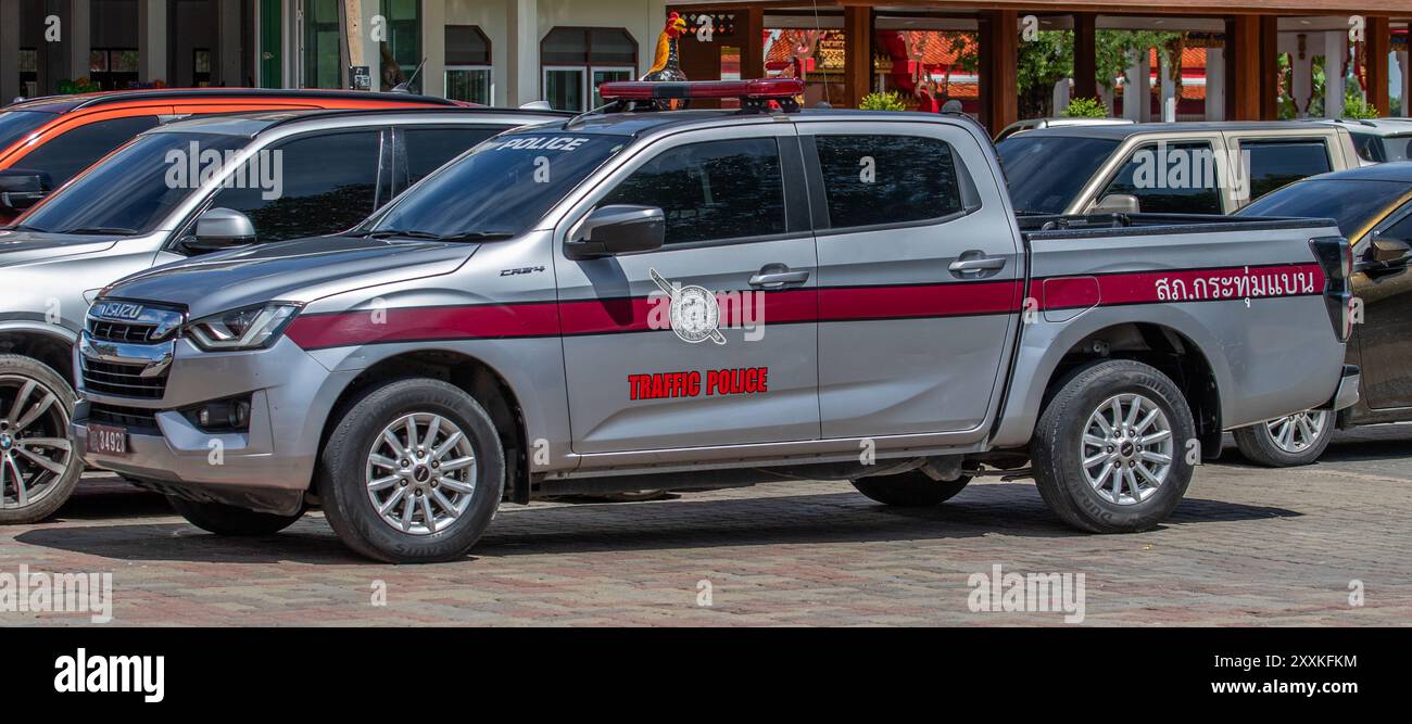 Police standing by police car hi-res stock photography and images - Alamy