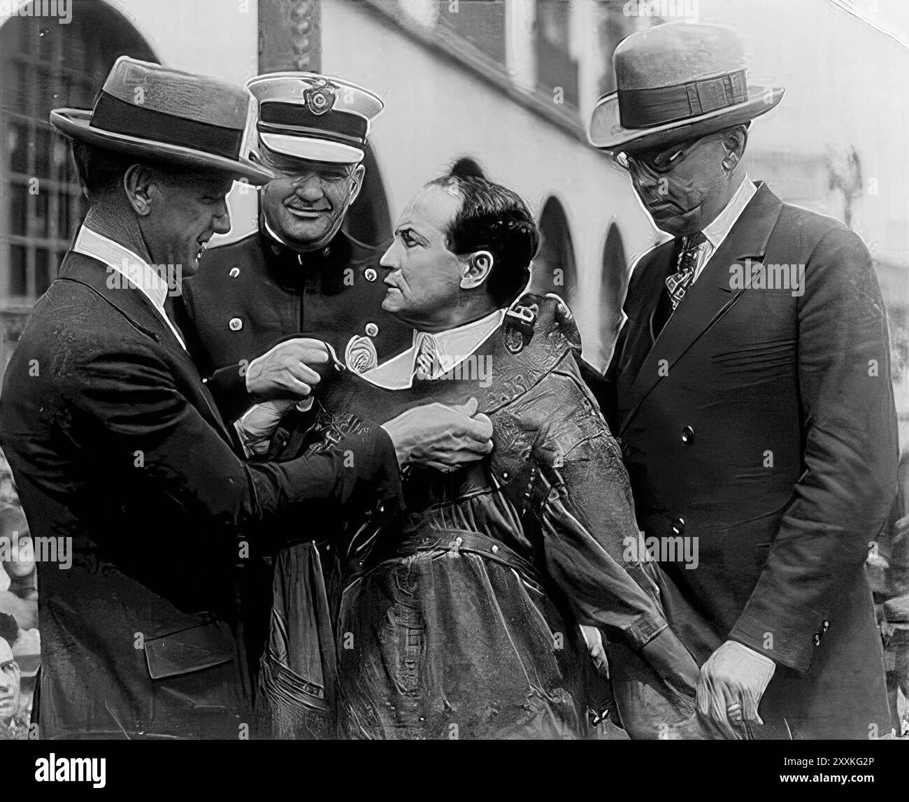 Harry houdini hi-res stock photography and images - Alamy