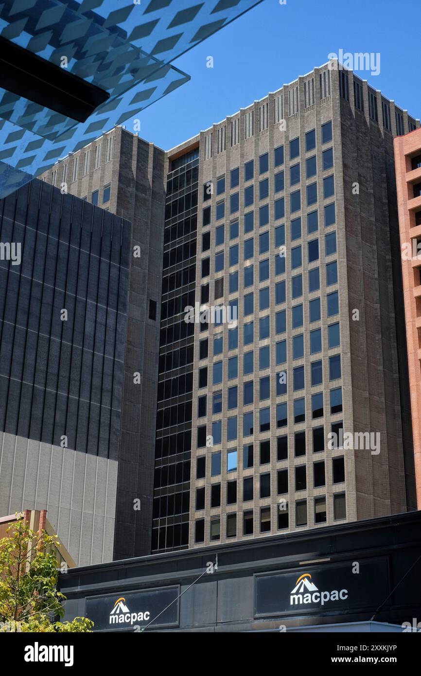 Strong geometric fenestration and vertical linear forms of skyscraper ...