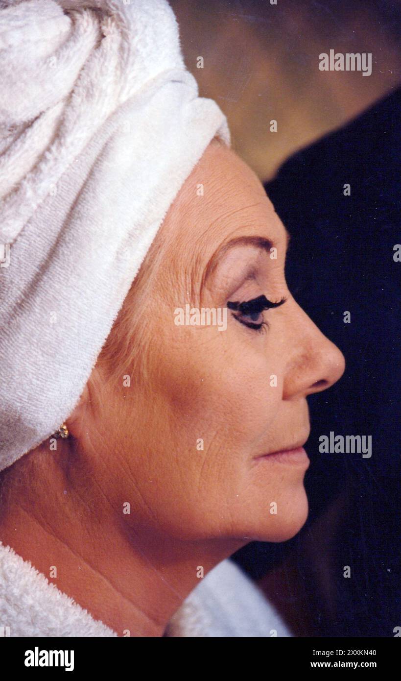 Coronation street actress liz dawn hi-res stock photography and images ...