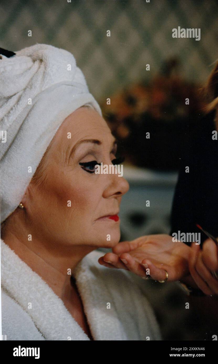 CORONATION STREET ACTRESS, LIZ DAWN,ELIZABETH DAWN, VERA DUCKWORTH ...