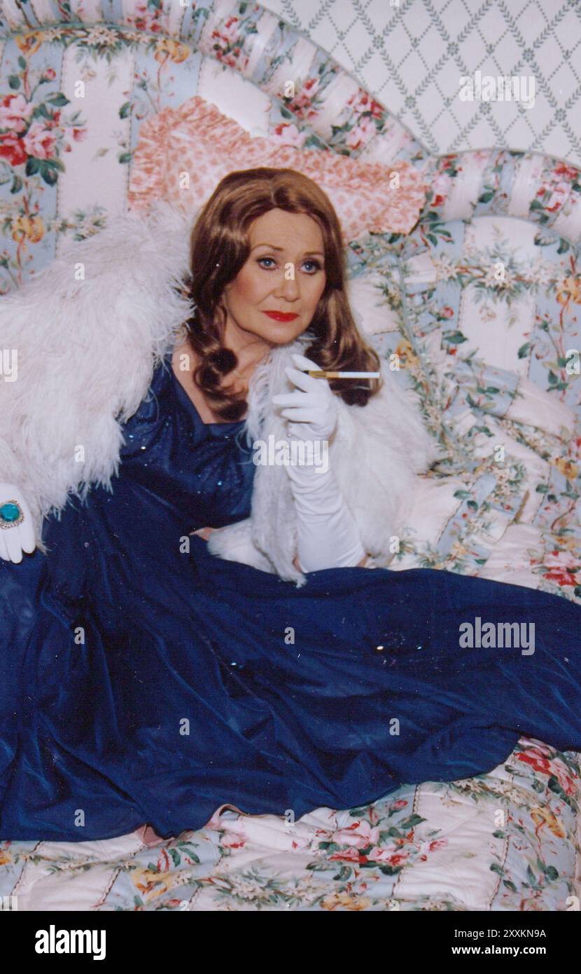 CORONATION STREET ACTRESS, LIZ DAWN,ELIZABETH DAWN, VERA DUCKWORTH ...