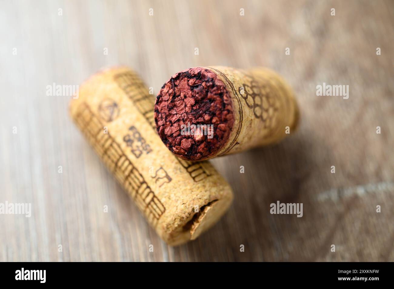 Two wine corks close hi-res stock photography and images - Alamy