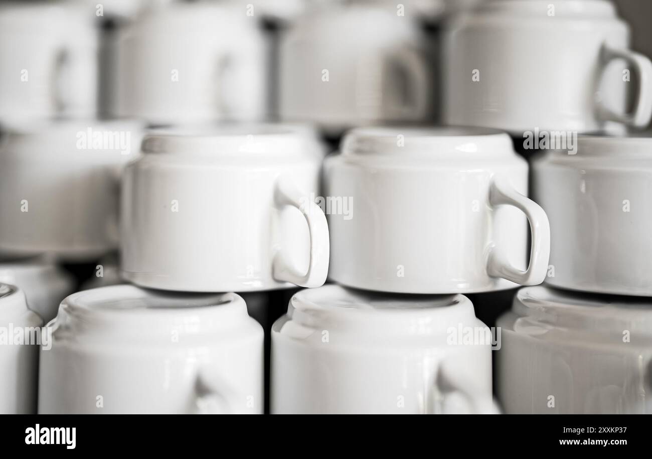 Lots of empty cups hi-res stock photography and images - Alamy