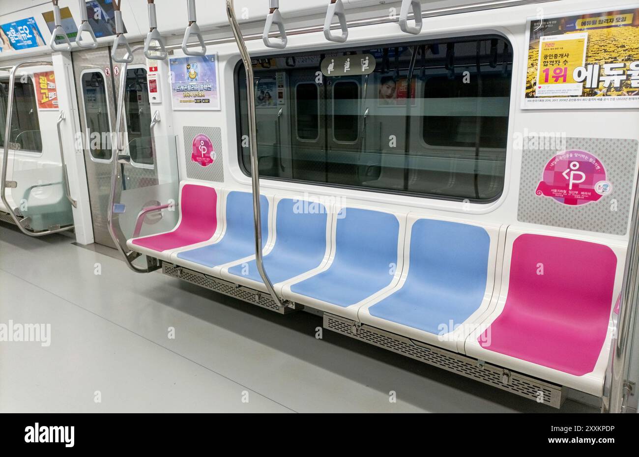 Subway seats for pregnant women, March 3, 2024 : Pink seats reserved ...