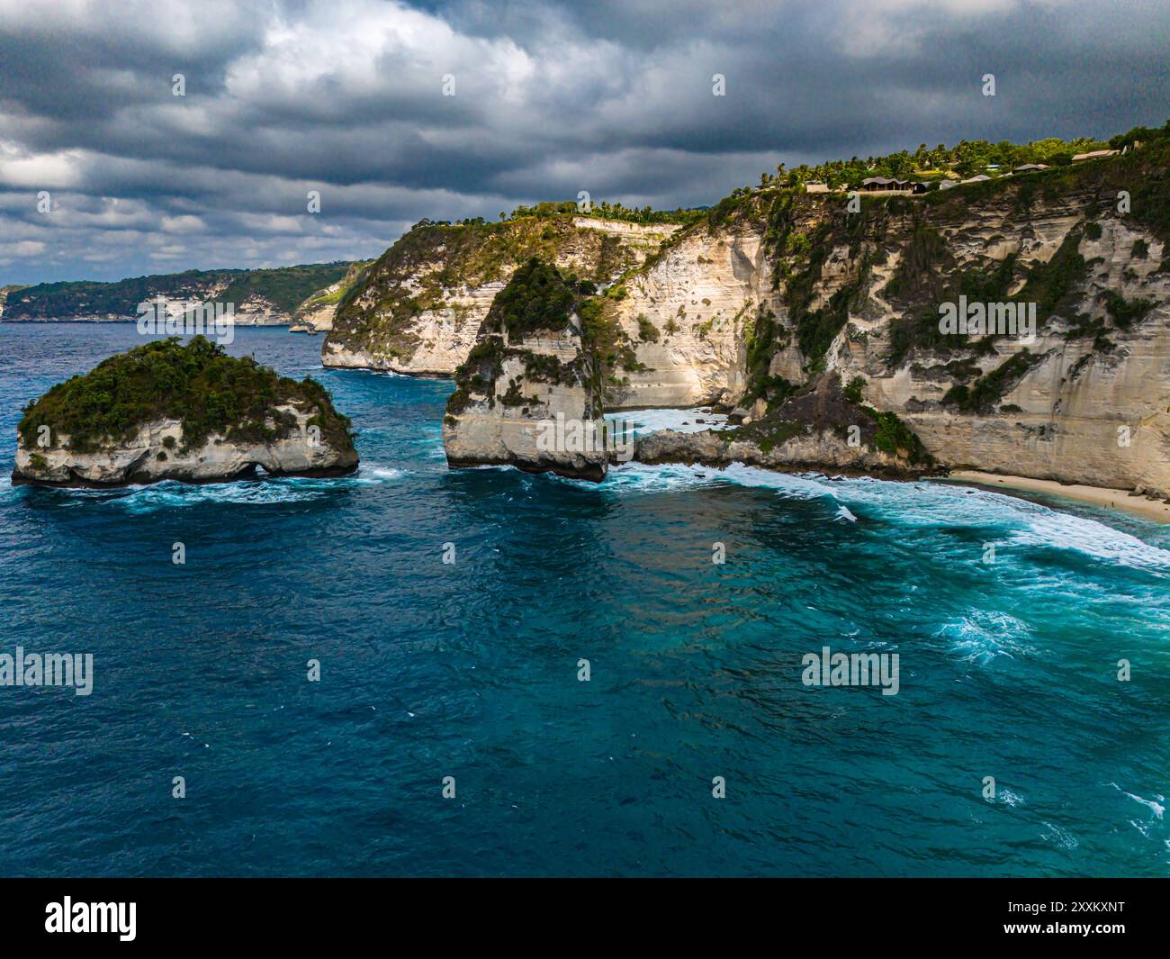 Diamond beach on nusa penida hi-res stock photography and images - Alamy