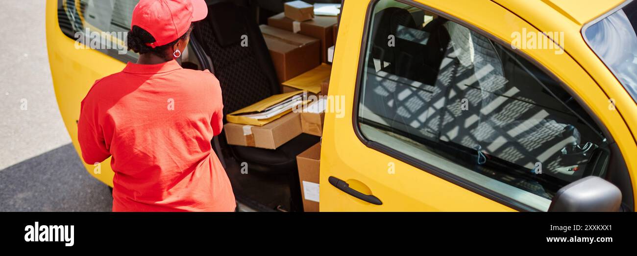 Woman loading van automobile hi-res stock photography and images - Alamy