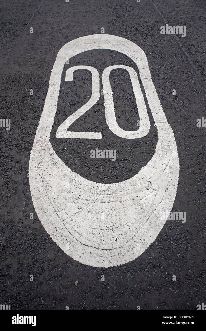 20 mph road markings on a street in Edinburgh, Scotland, UK Stock Photo ...