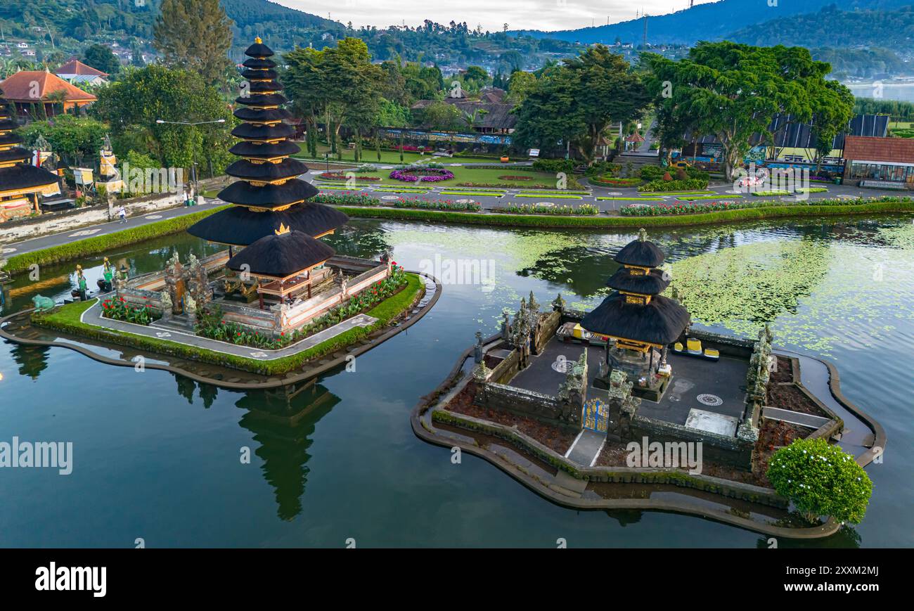 Ulun Danu Beratan temple at the edge of Lake Bratan, Bali, Indonesia ...