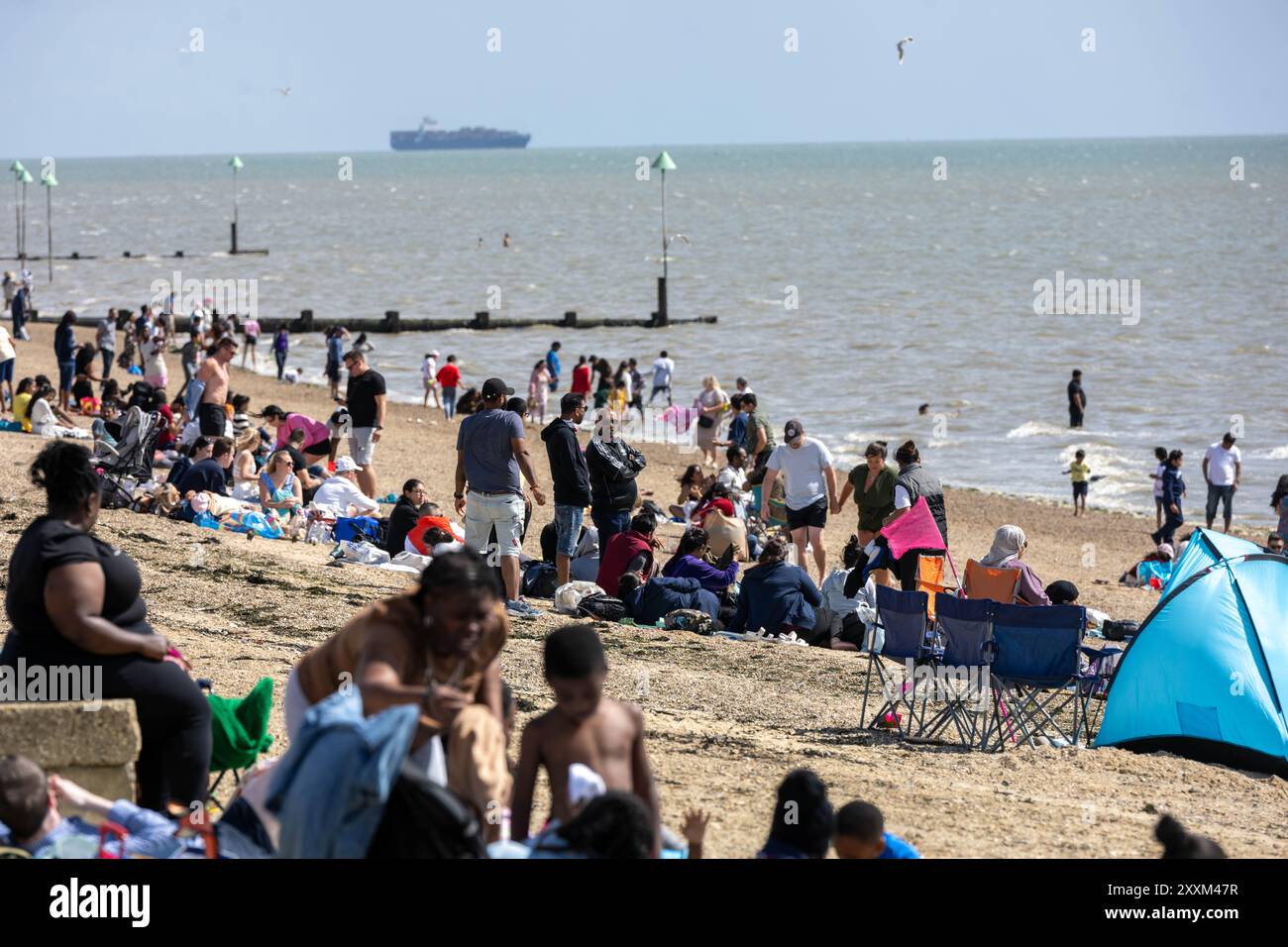 Southend-on-Sea Essex 25th Aug 2024 Weather Pictures: visitors enjoy ...