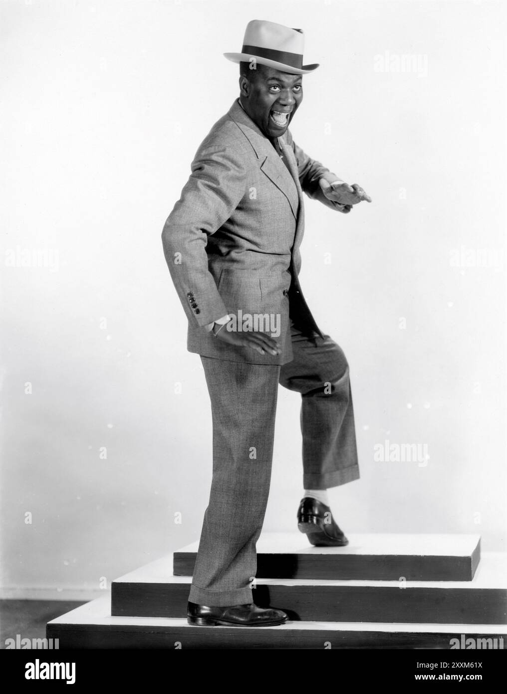 BILL 'BOJANGLES' ROBINSON 1935 Portrait full length stair dance / tap ...