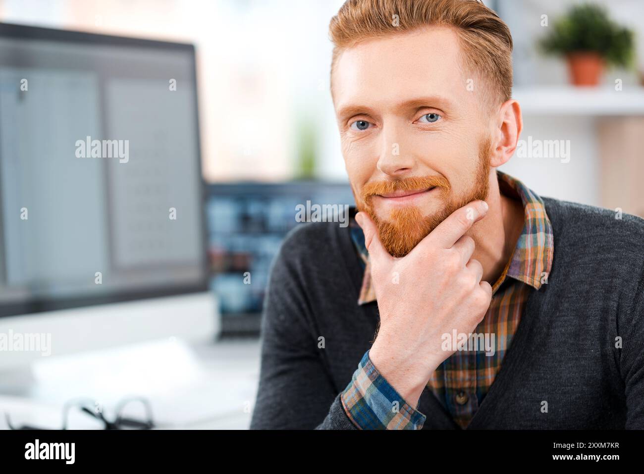 Redhead man laptop looking camera hi-res stock photography and images ...