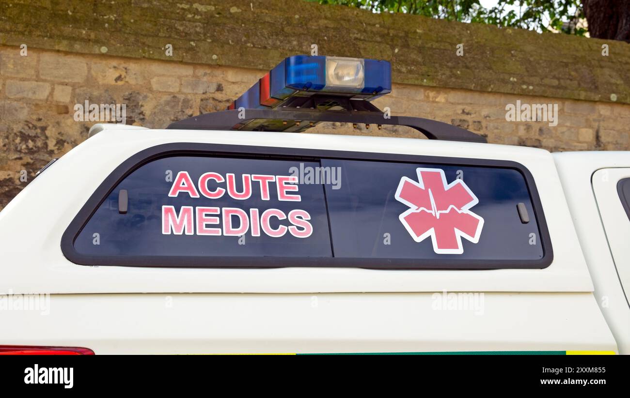 Acute medics ambulance hi-res stock photography and images - Alamy