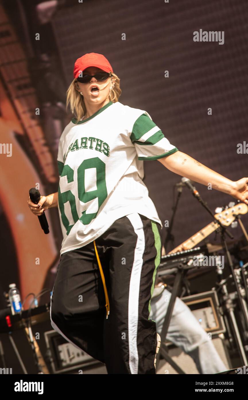 Towa bird and renee rapp hi-res stock photography and images - Alamy