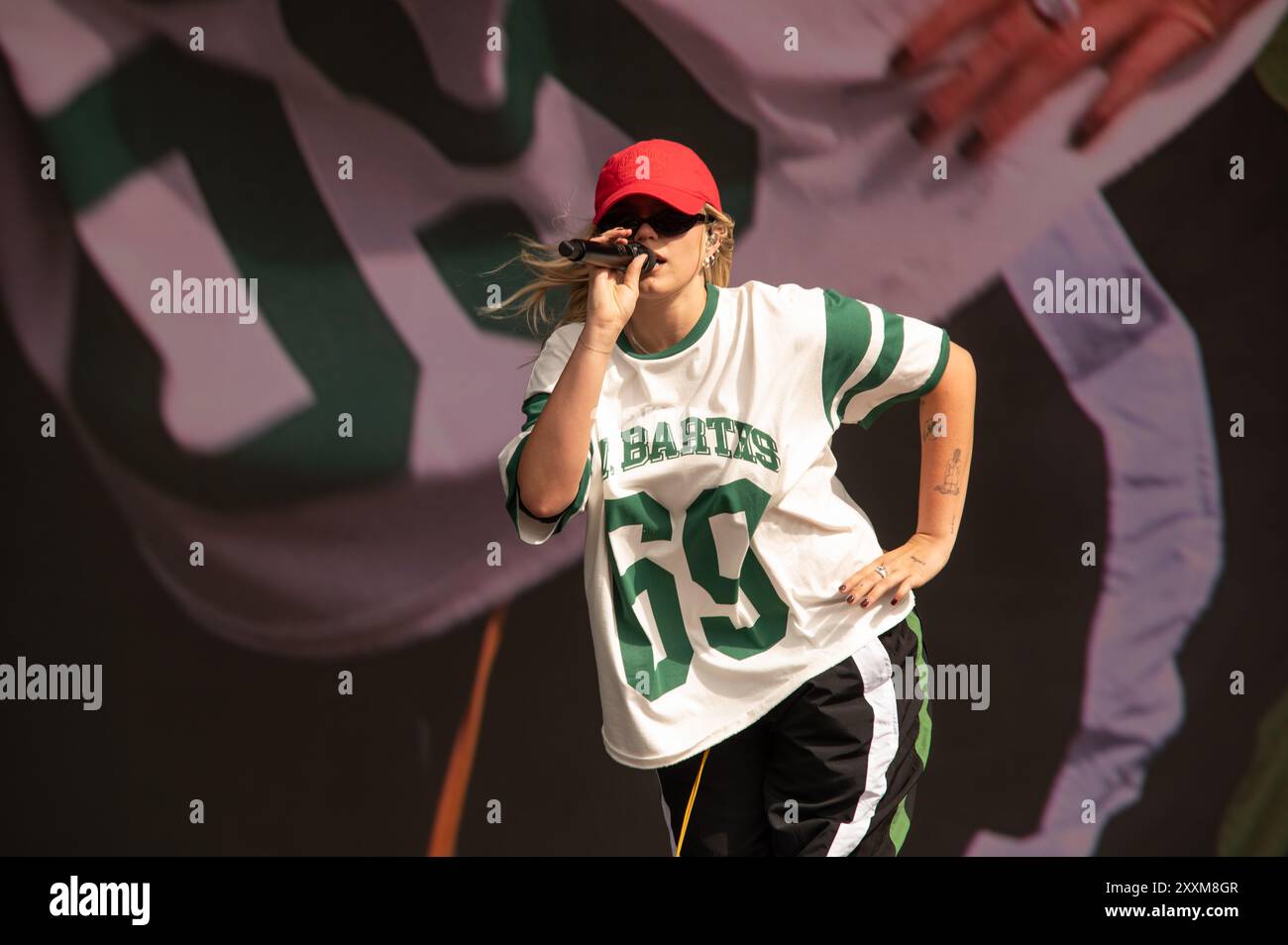 Renee rapp mean girls hi-res stock photography and images - Alamy