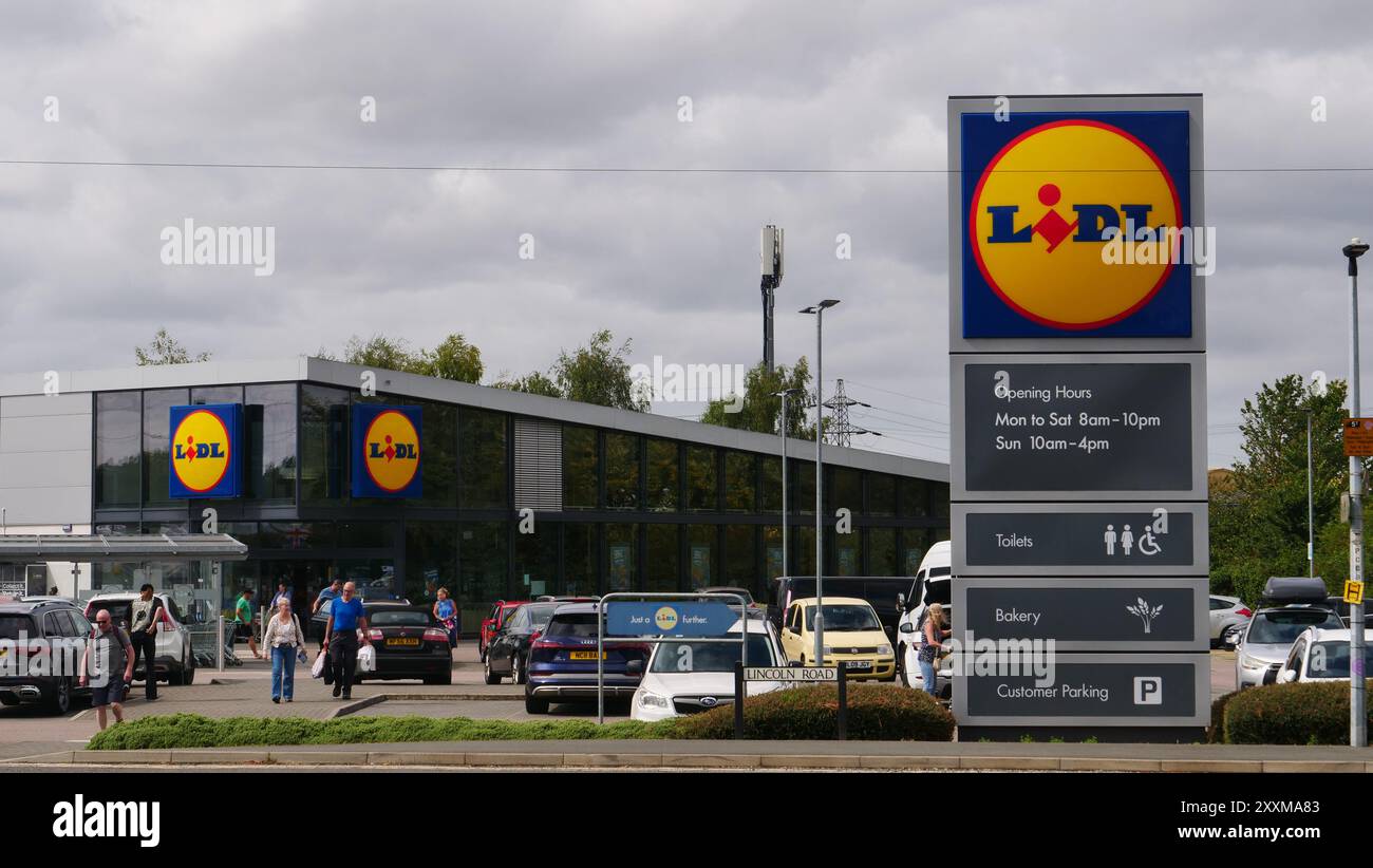 A lidl store in north of Peterborough, Cambridgeshire Stock Photo - Alamy