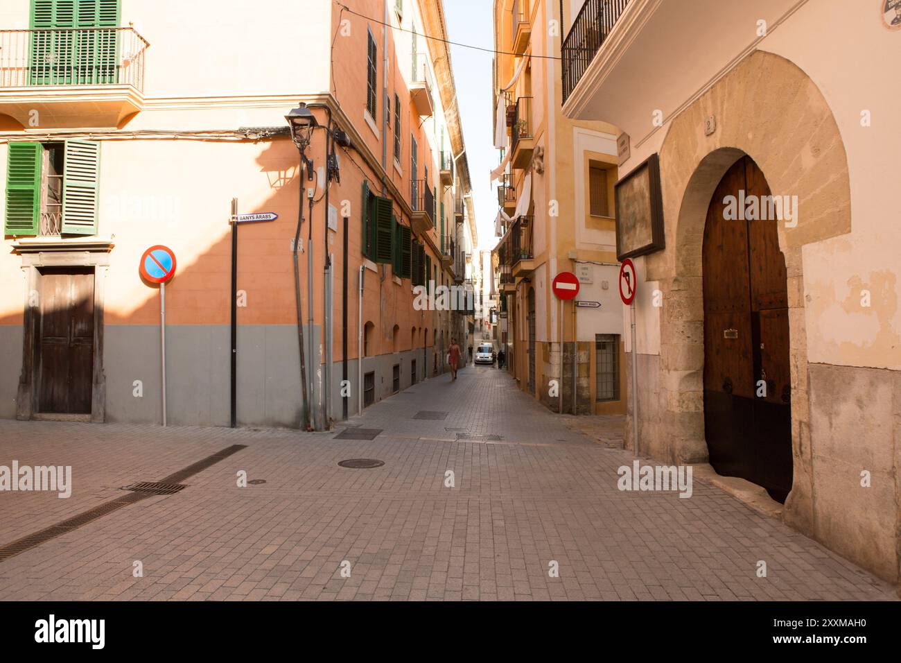 Street in old town in Palma, Mallorca, Spain Stock Photo - Alamy