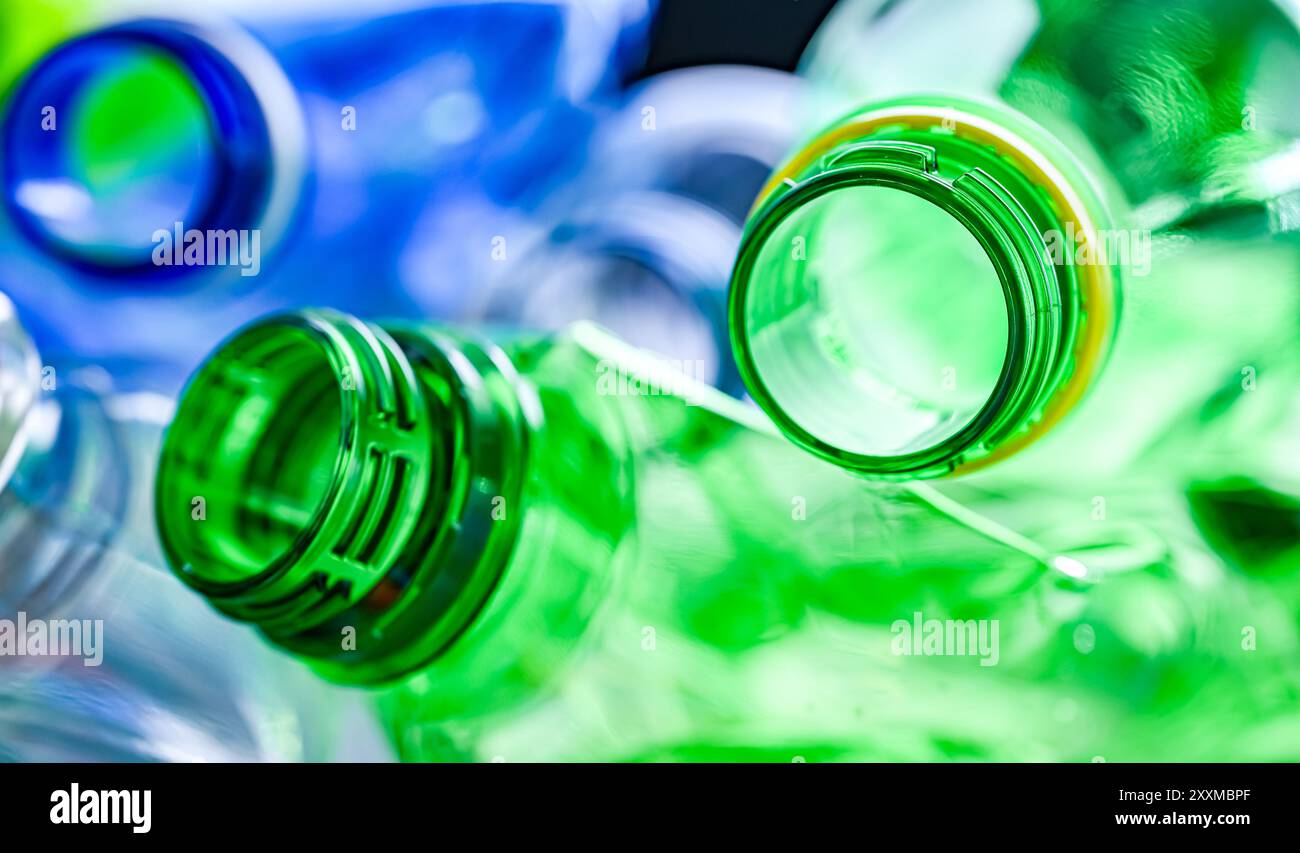 Empty colored drink bottles. Recyclable plastic waste Stock Photo - Alamy