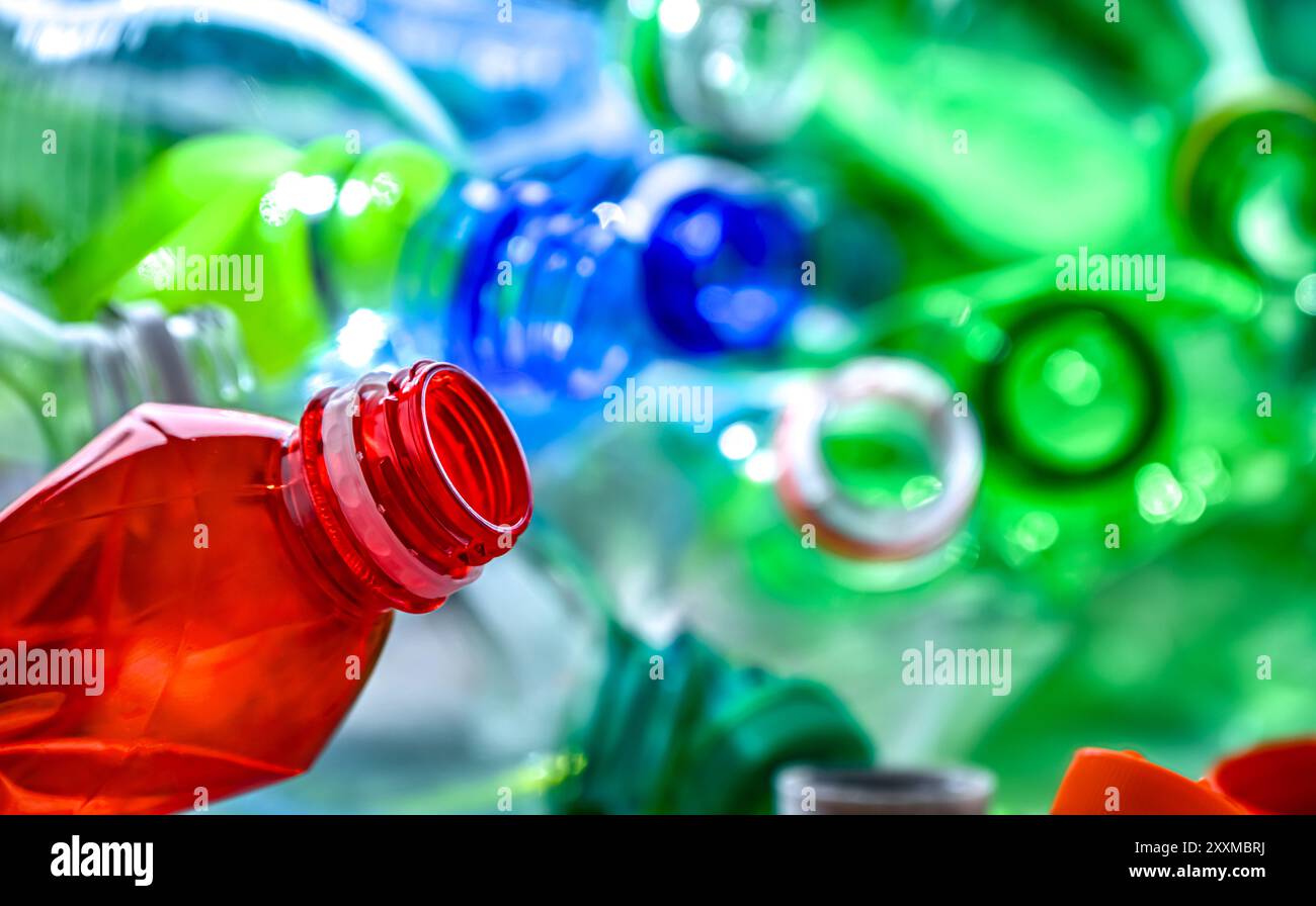 Empty colored drink bottles. Recyclable plastic waste Stock Photo - Alamy