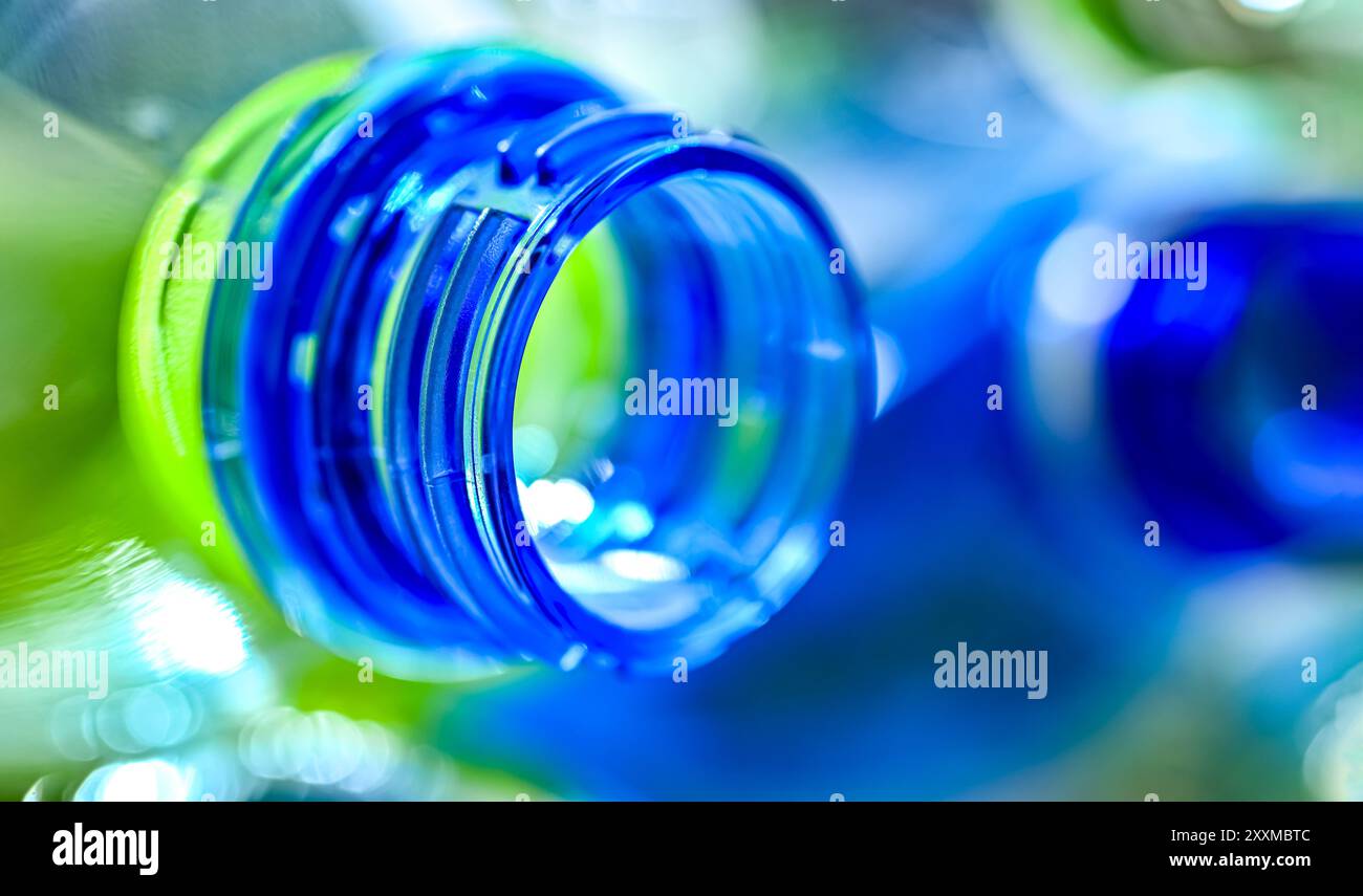 Empty colored drink bottles. Recyclable plastic waste Stock Photo - Alamy