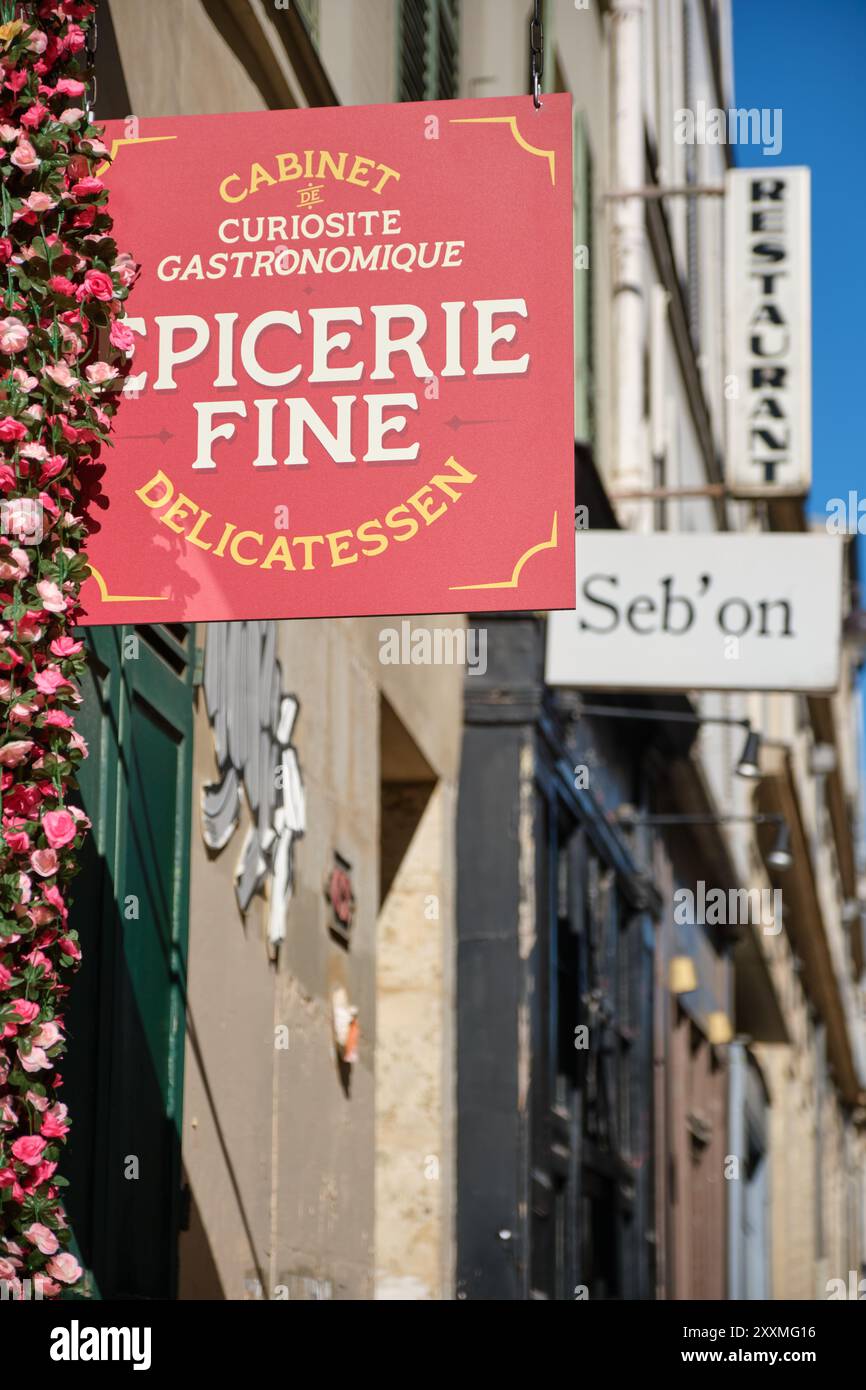 Le Fantomas restaurant & Synesthesie cabinet of curiosities in the Rue ...