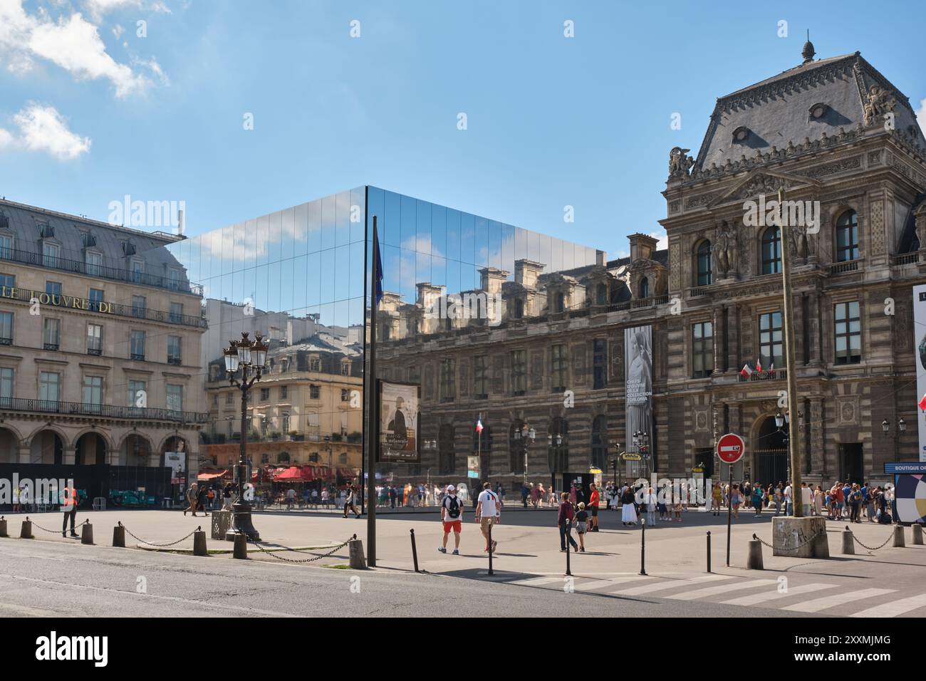 Wall of mirrors by architect Jean Nouvel surround the construction work ...