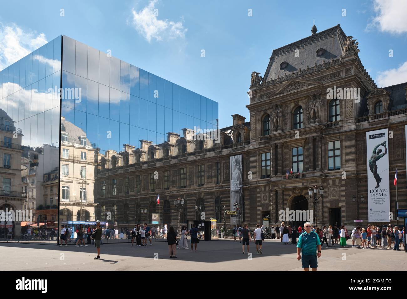 Wall of mirrors by architect Jean Nouvel surround the construction work ...