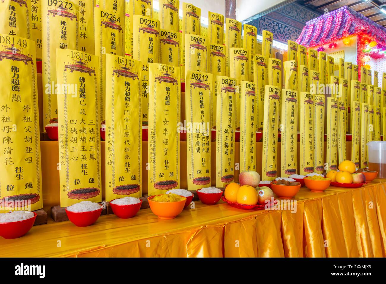 Tall yellow tablets hi-res stock photography and images - Alamy