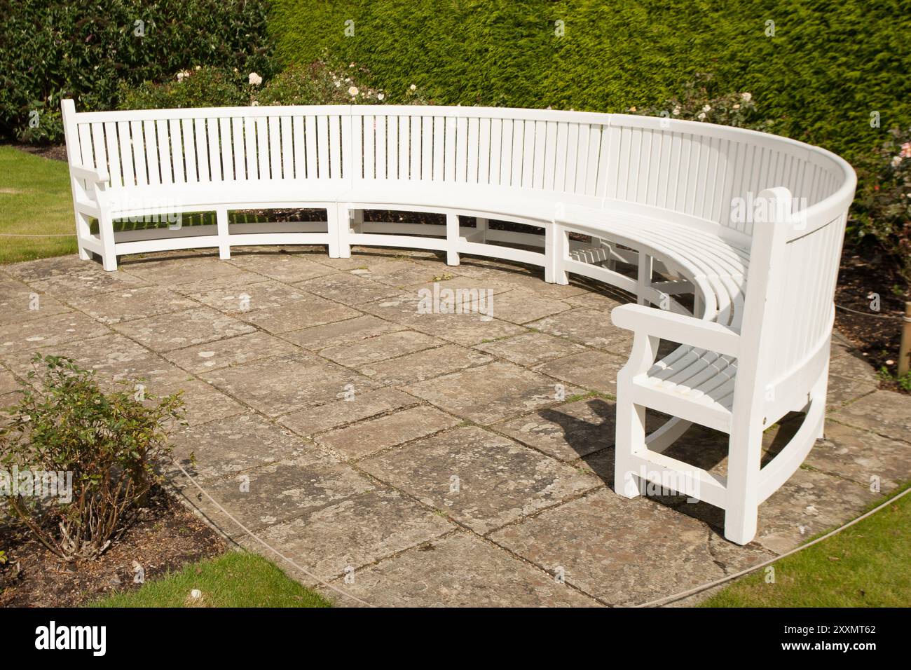 Semi circle of chairs hi-res stock photography and images - Alamy