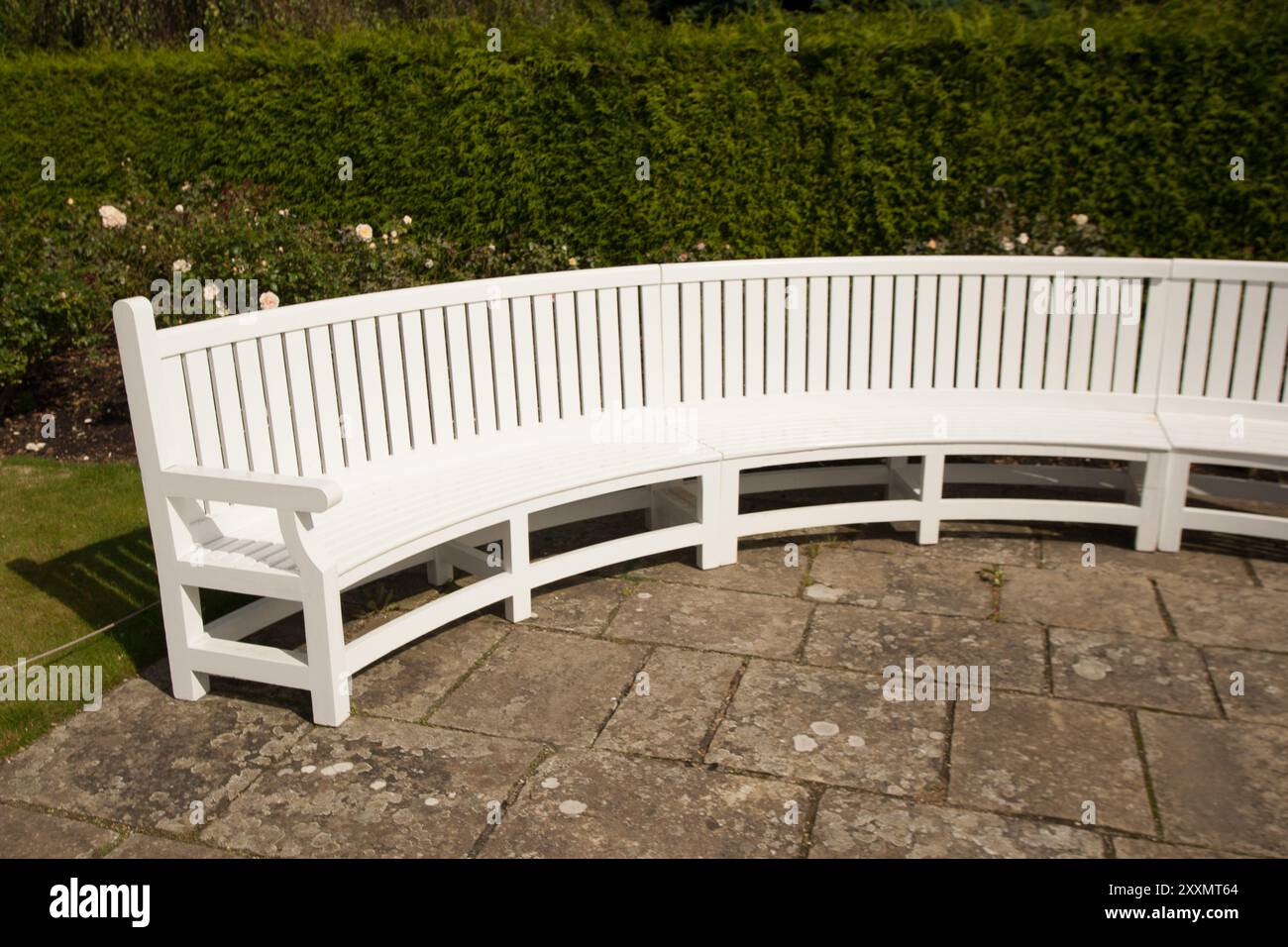 Semi circle of chairs hi-res stock photography and images - Alamy