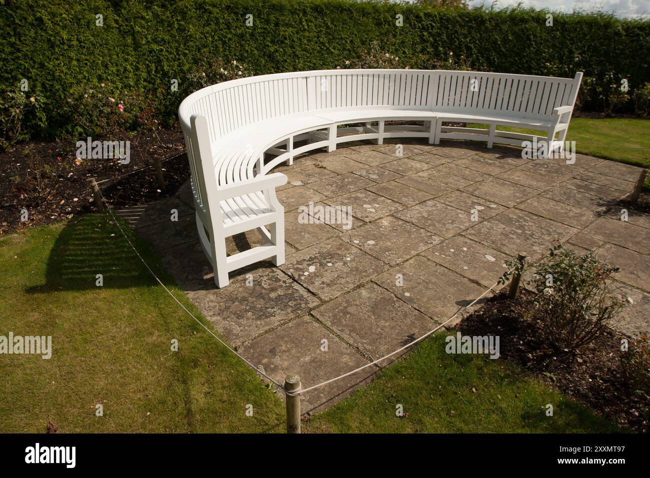 Semi circle of chairs hi-res stock photography and images - Alamy