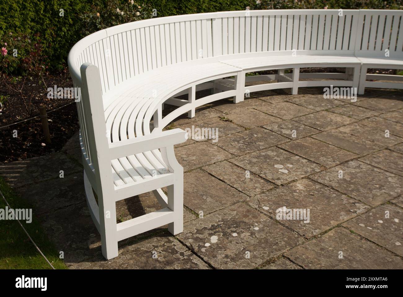 Semi circle of chairs hi-res stock photography and images - Alamy