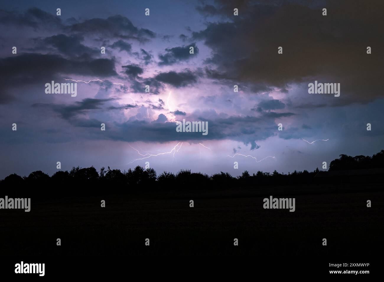 Thundercloud silhouette hi-res stock photography and images - Alamy