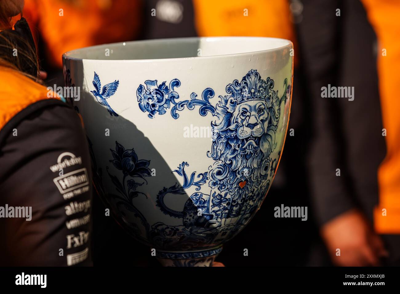 NORRIS Lando (gbr), McLaren F1 Team MCL38, trophy during the Formula 1 ...