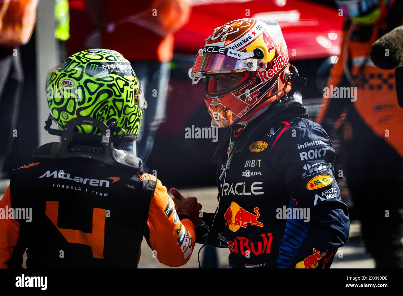 NORRIS Lando (gbr), McLaren F1 Team MCL38, VERSTAPPEN Max (ned), Red ...