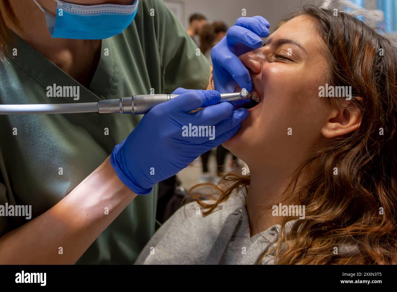 Installation process temporary tooth in self-ligating braces for a ...