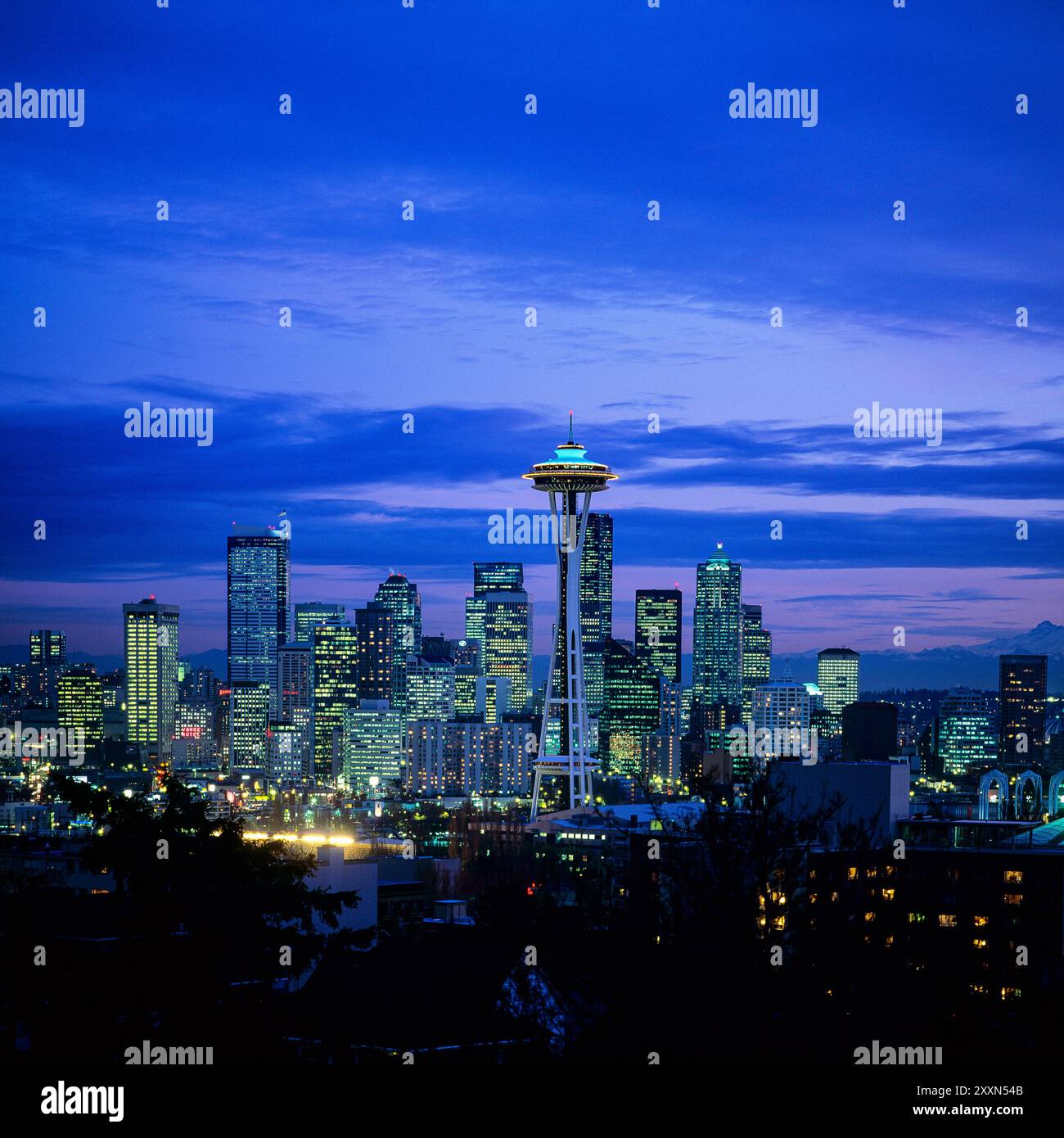 Seattle skyline, Space Needle communications and observation tower ...