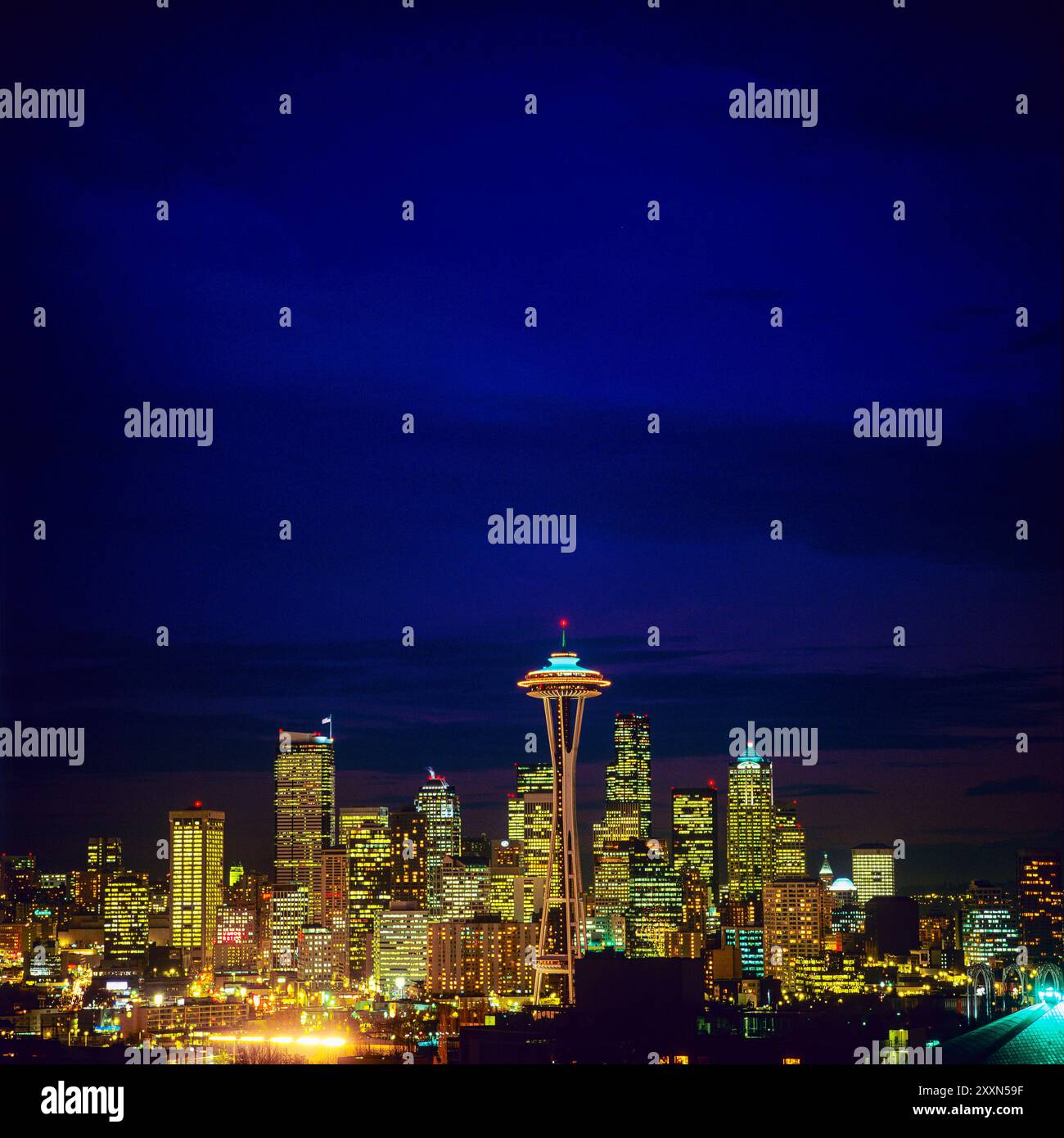 Seattle skyline, Space Needle communications and observation tower ...