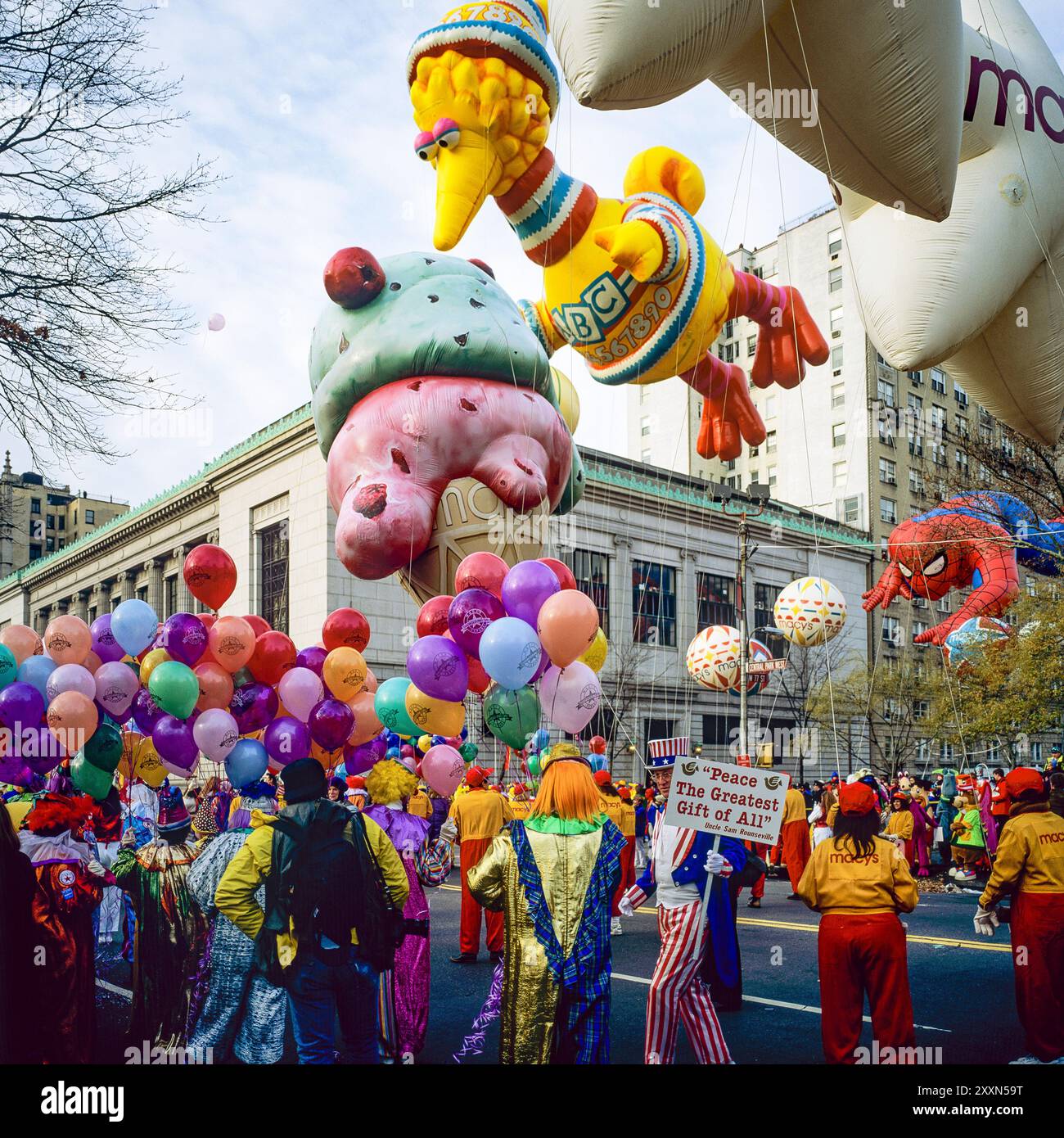 Macys thanksgiving day parade balloon hi-res stock photography and ...