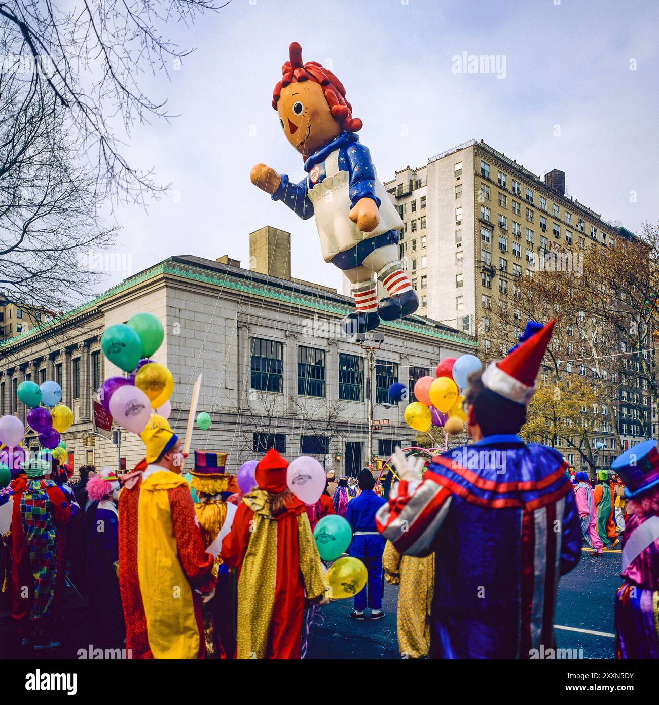 New York, November 28th 1991, Raggedy Ann balloon, clowns, Macy's ...