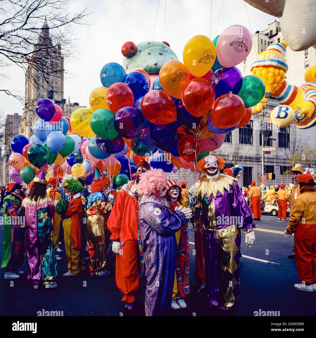 Nyc crowds 1990s hi-res stock photography and images - Alamy