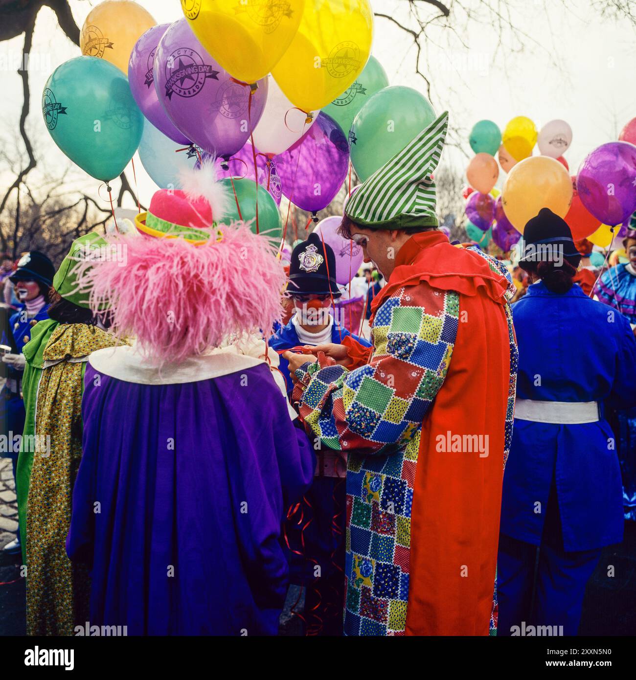 Nyc crowds 1990s hi-res stock photography and images - Alamy