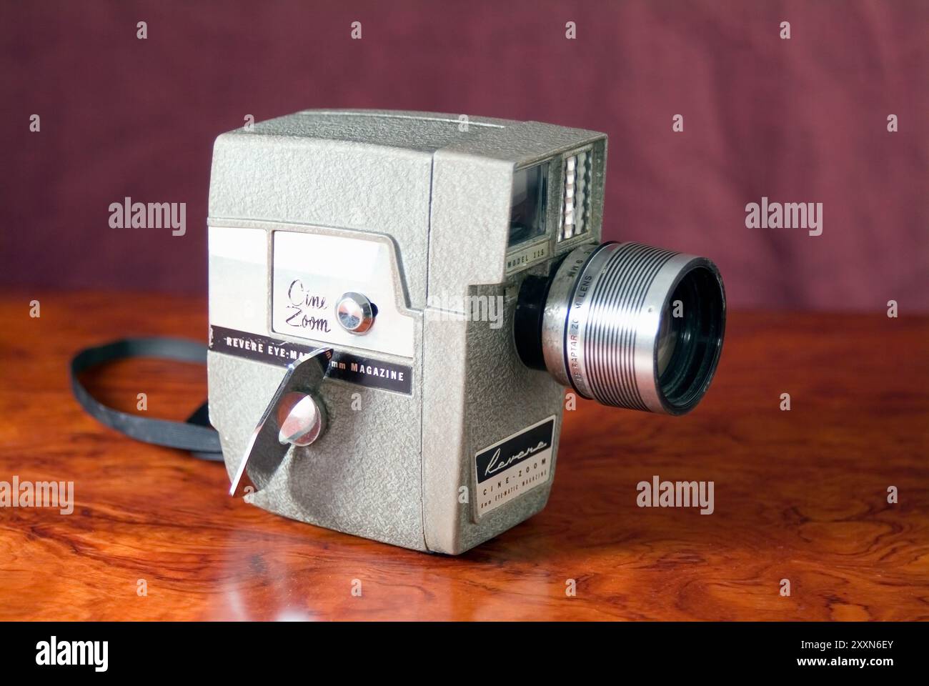 Vintage 8mm. movie camera Stock Photo - Alamy