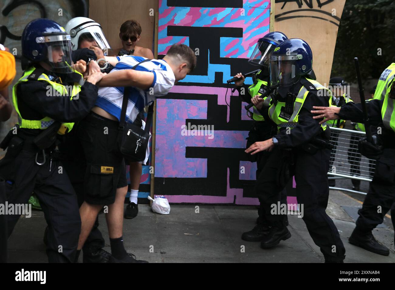 Notting hill carnival police 2024 hi-res stock photography and images ...