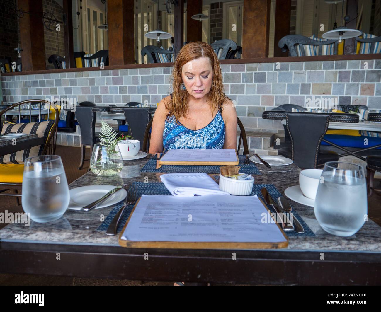 Perusing menu hi-res stock photography and images - Alamy