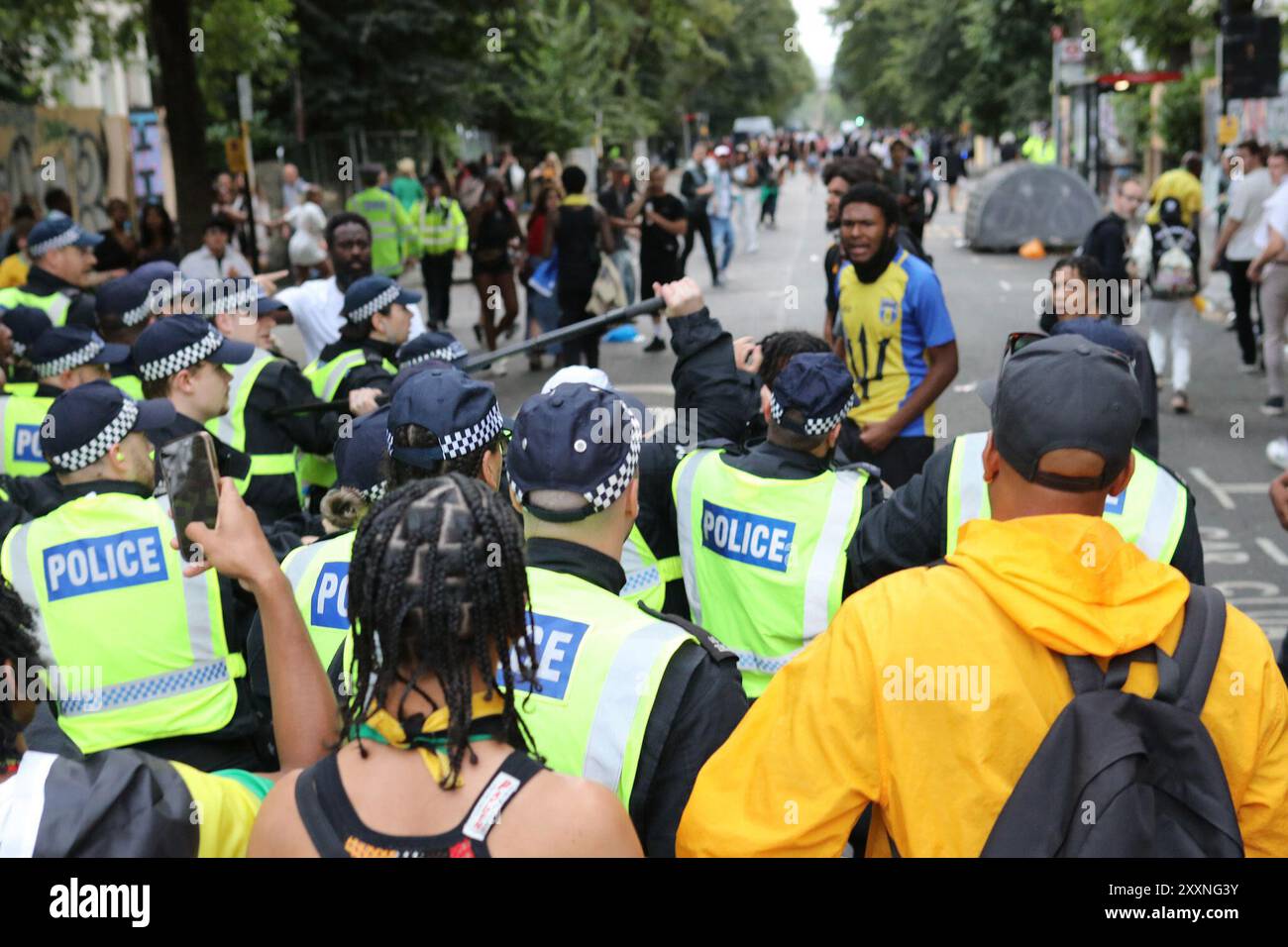 Notting hill carnival police 2024 hi-res stock photography and images ...