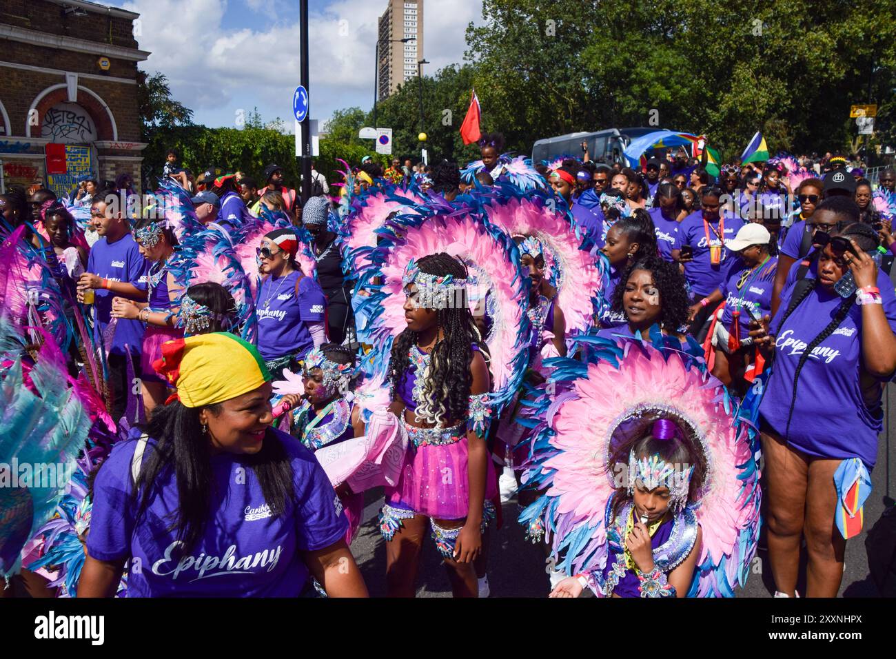London, UK. 25th Aug, 2024. Young participants wear colourful costumes ...